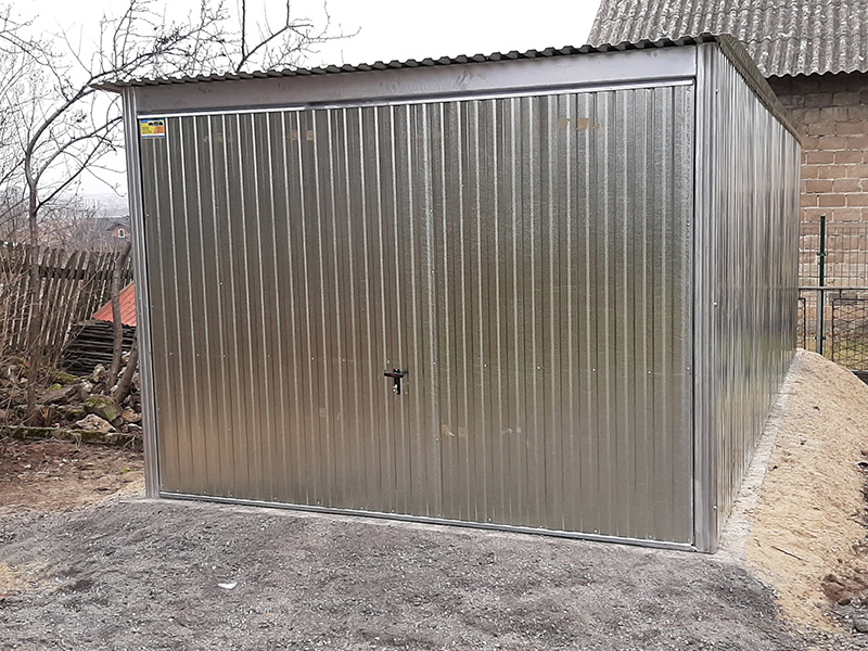 Pozinkovaná garáž 3x5m s výklopnými vraty
